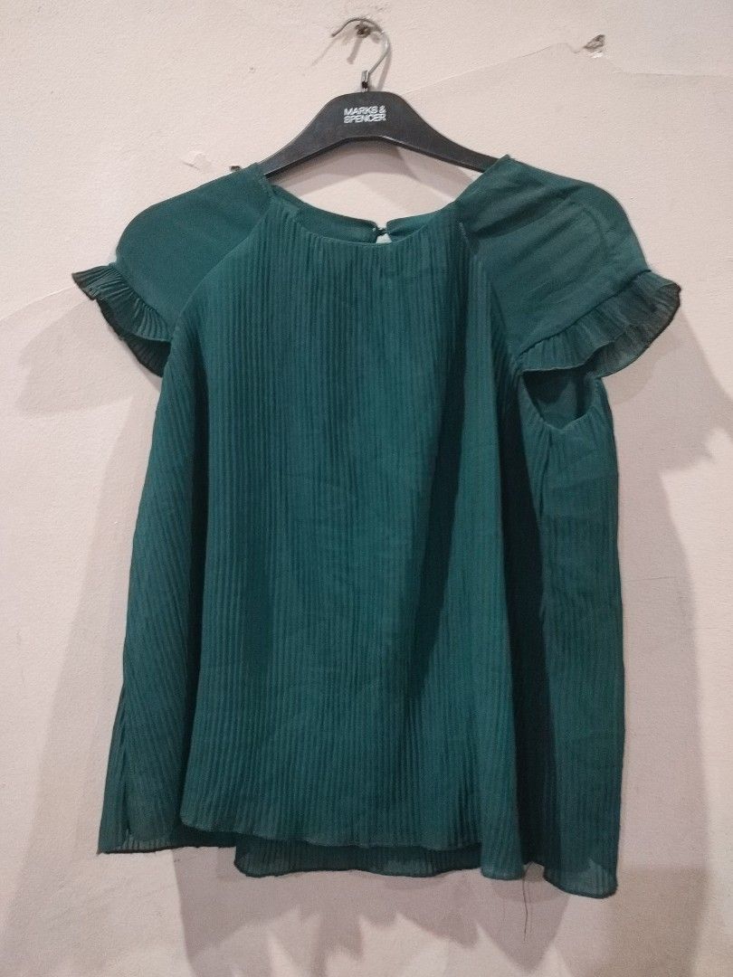 Blouse plisket atasan zara, Fesyen Wanita, Pakaian Wanita, Atasan di Carousell