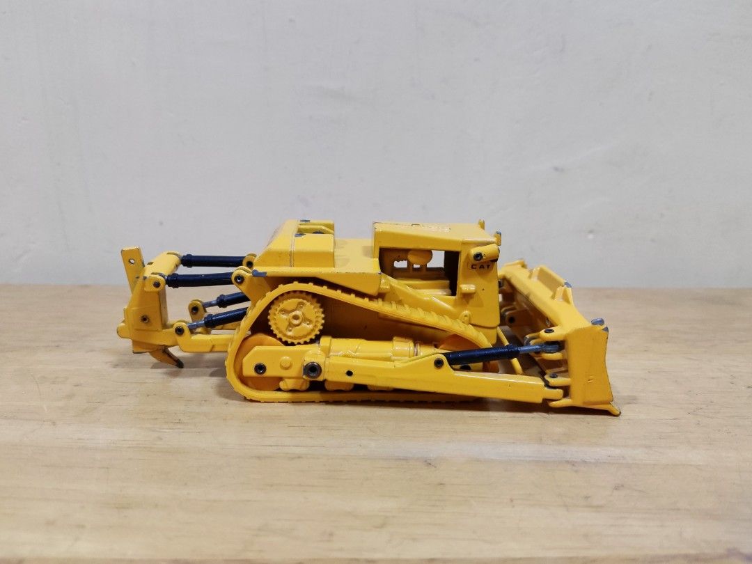Caterpillar D10 Track-Type Tractor Diecast, Hobbies & Toys, Toys ...