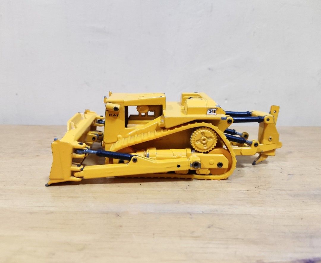 Caterpillar D10 Track-Type Tractor Diecast, Hobbies & Toys, Toys ...
