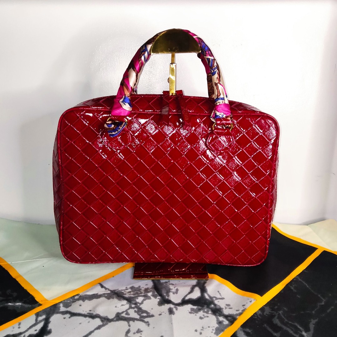 Estee Lauder, Luxury, Bags & Wallets on Carousell