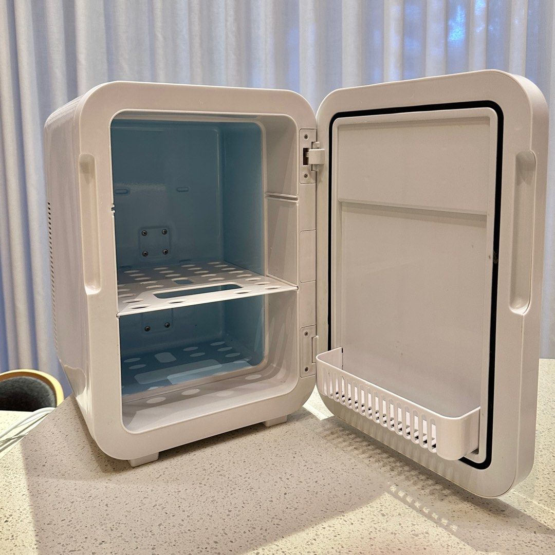Mini aesthetic fridge for cosmetics and drinks for modern homes, TV ...