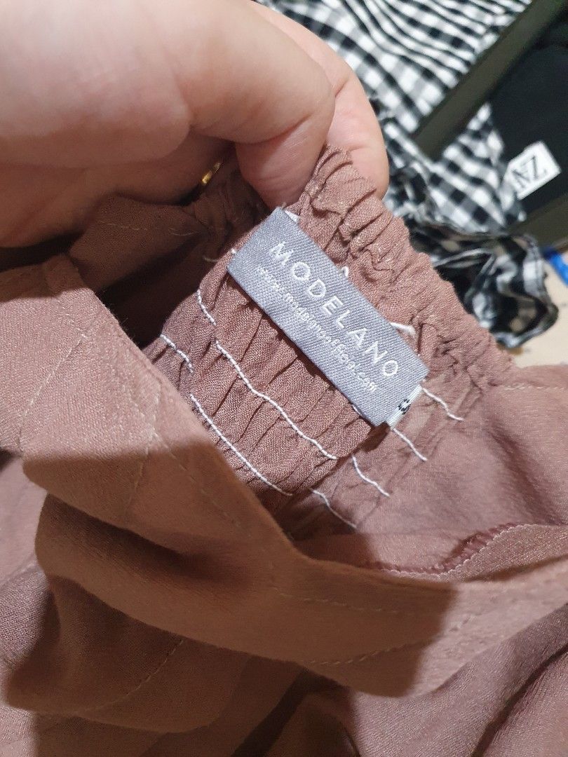 MODELANO TOP, Fesyen Wanita, Pakaian Wanita, Atasan di Carousell