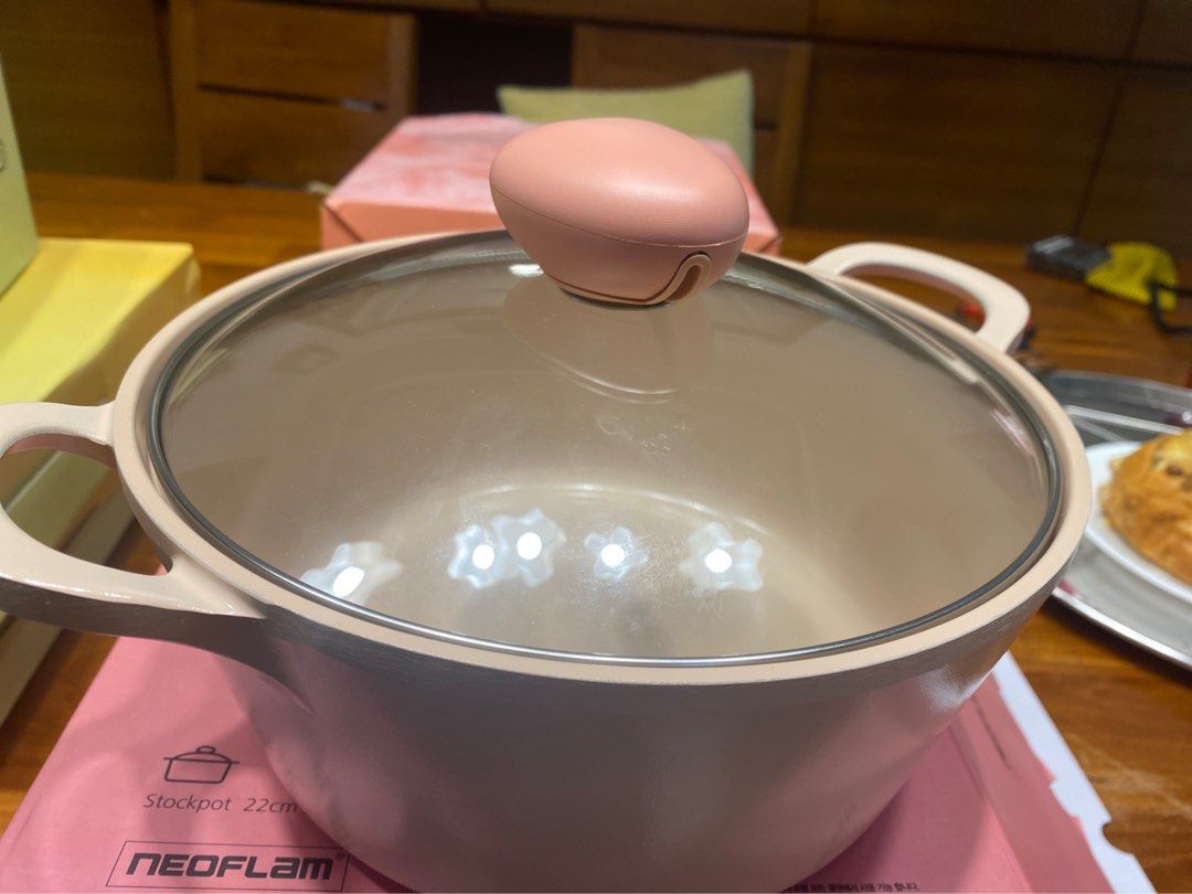 福利品Neoflam Flan香草雪酪系列 22cm雙耳湯鍋, 家具及居家用品, 廚具和餐具, 炊具及配件在旋轉拍賣
