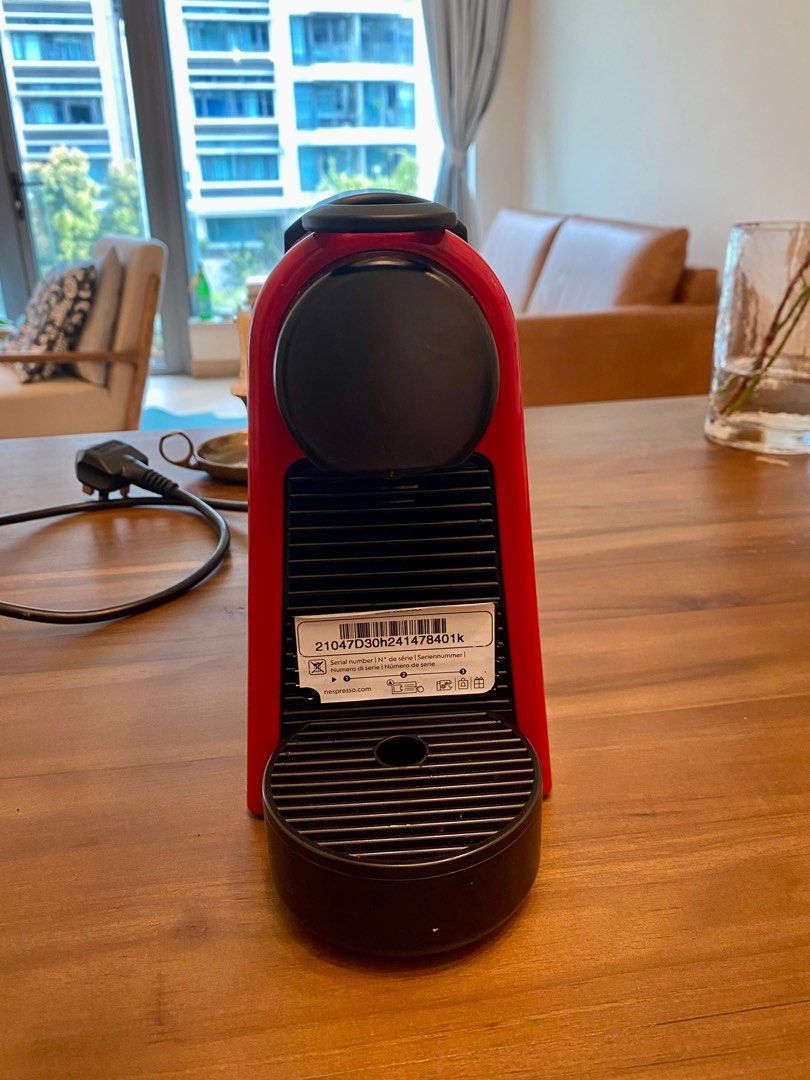 Nespresso Coffee Machine Red, 家庭電器, 廚房電器, 咖啡機及咖啡壺 - Carousell