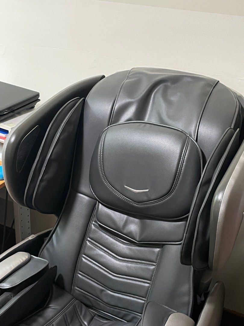 Osim UDivine V Massage Chair, Health & Nutrition, Massage Devices on ...