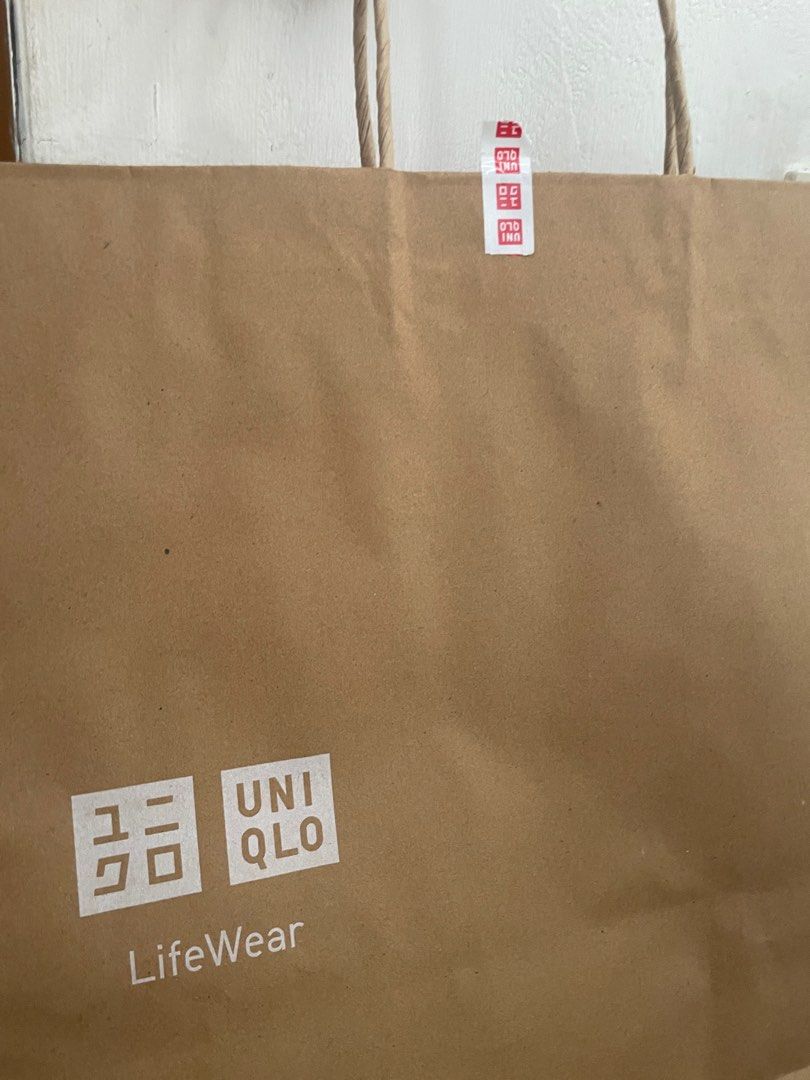Paperbag Uniqlo, Barang Mewah, Tas & Dompet di Carousell