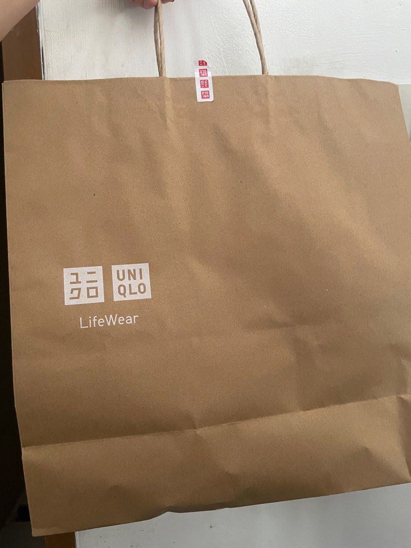Paperbag Uniqlo, Barang Mewah, Tas & Dompet di Carousell