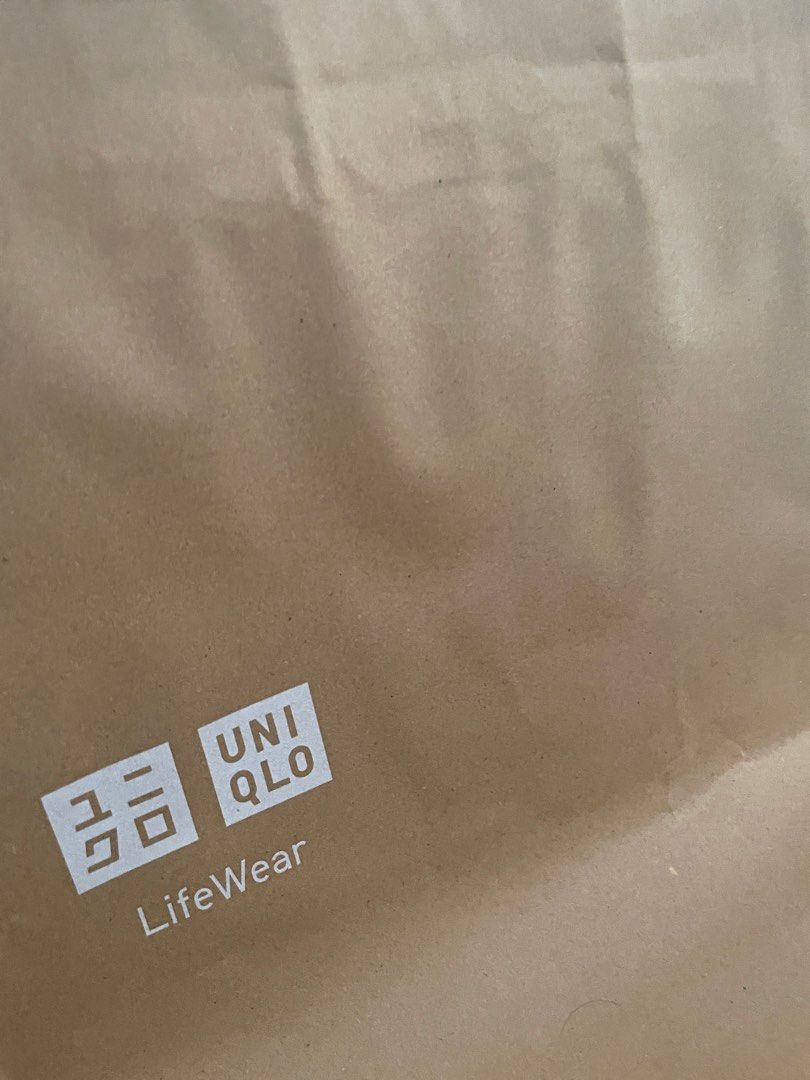Paperbag Uniqlo, Barang Mewah, Tas & Dompet di Carousell