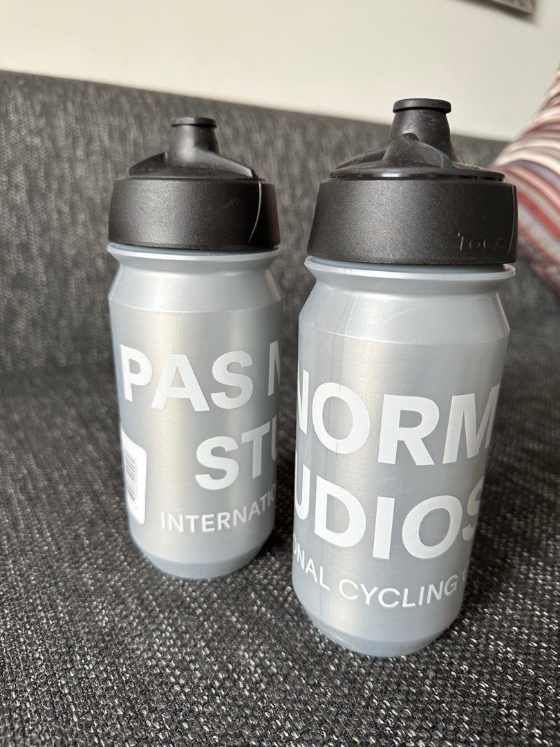 Pas Normal Studios logo bidon (500ml, silver), Sports Equipment ...