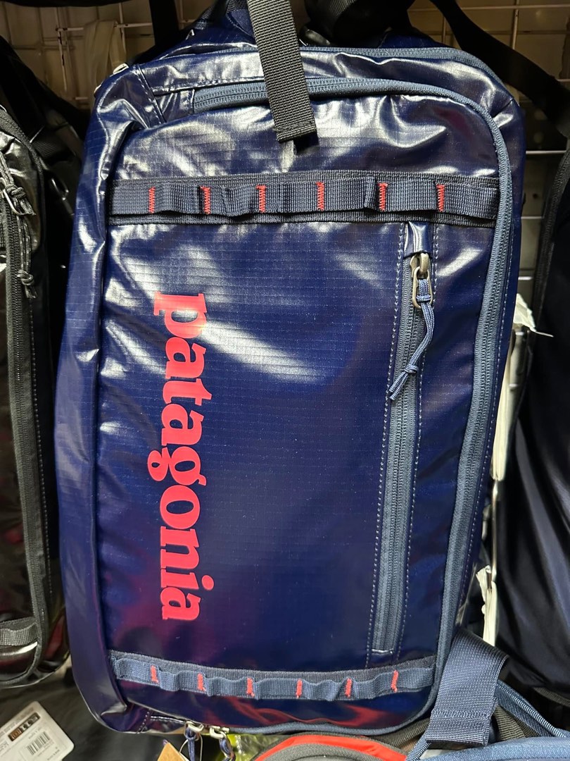 Patagonia Blackhole MCL 26L, Men's Fashion, Bags, Backpacks on Carousell