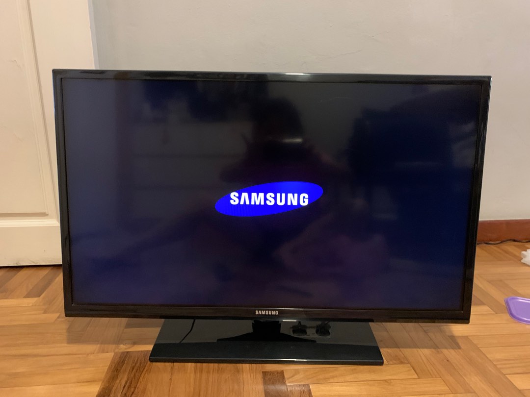 Samsung 32 inch tv, TV & Home Appliances, TV & Entertainment, TV on ...