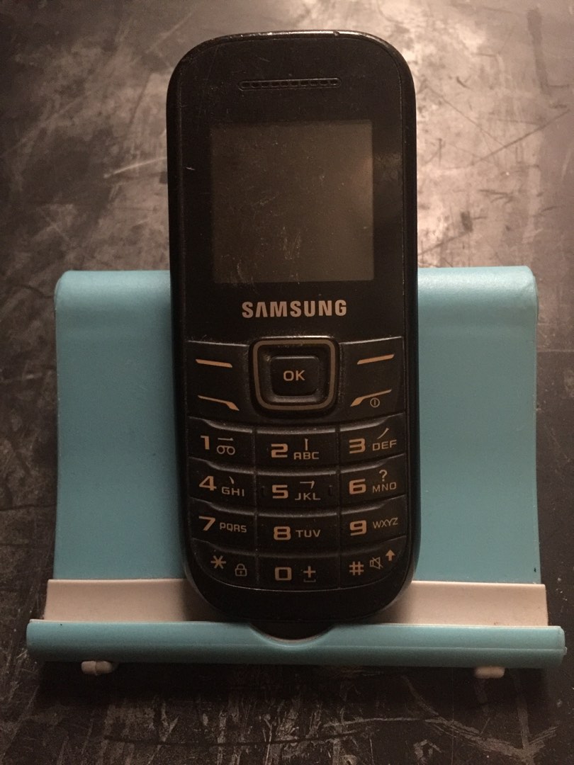 Samsung GT-E1200Y basic phone (no battery), Mobile Phones & Gadgets ...