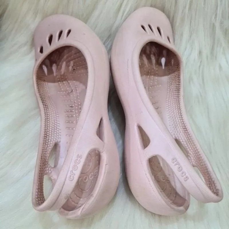 SEPATU CROCS PEACH ORIGINAL on Carousell