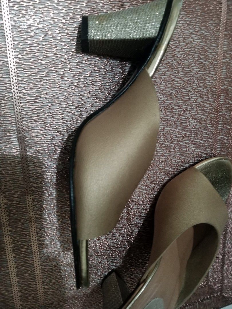 Sepatu sample fladeo, Fesyen Wanita, Sepatu di Carousell