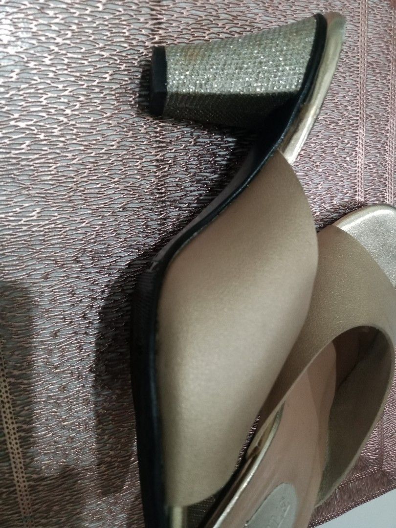 Sepatu sample fladeo, Fesyen Wanita, Sepatu di Carousell