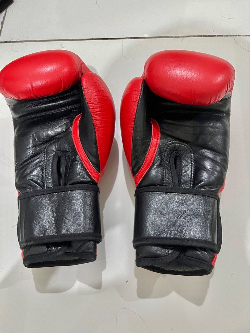 TITANS PRO COMPETITION BOXING GLOVES 12 OZ on Carousell