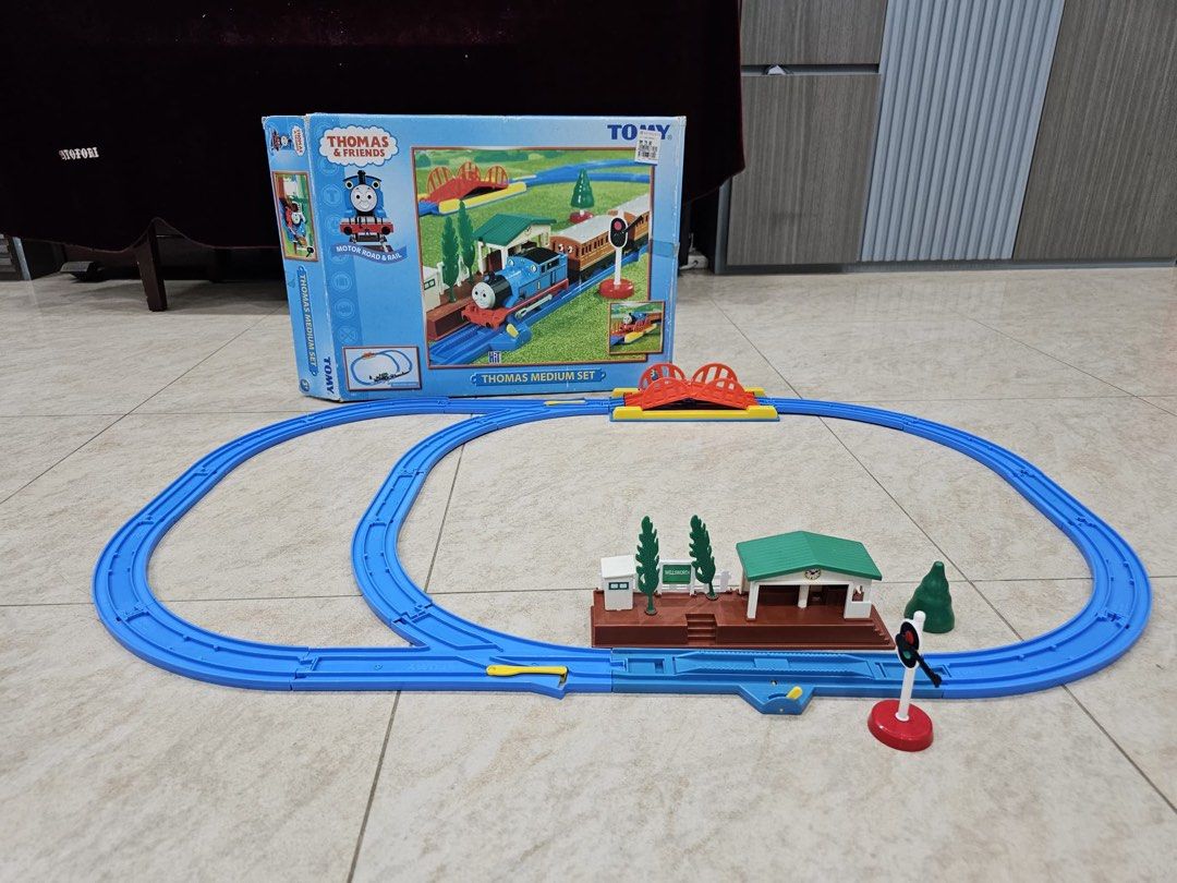 Tomy Thomas set, Hobbies & Toys, Toys & Games on Carousell