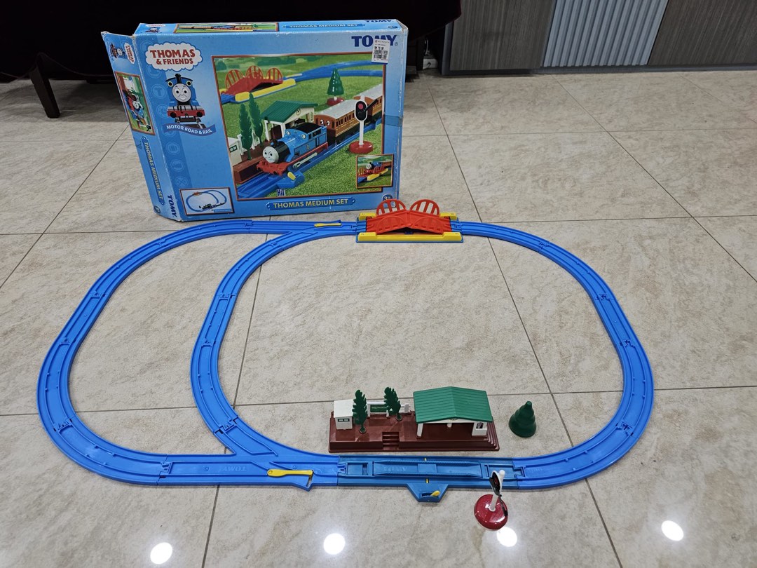 Tomy Thomas set, Hobbies & Toys, Toys & Games on Carousell