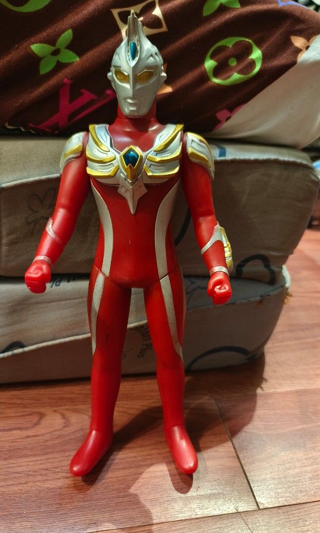 Ultraman max ultra hero 500 10 inch vinyl figure museum pose on Carousell
