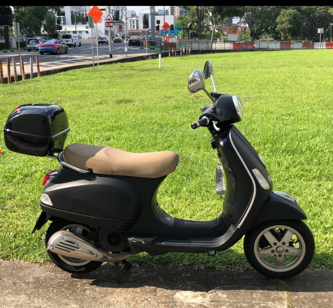 Vespa LX 150 I.E 3V Class2B Auto Scooter 150c.c. COE till: 29/11/2026 ...