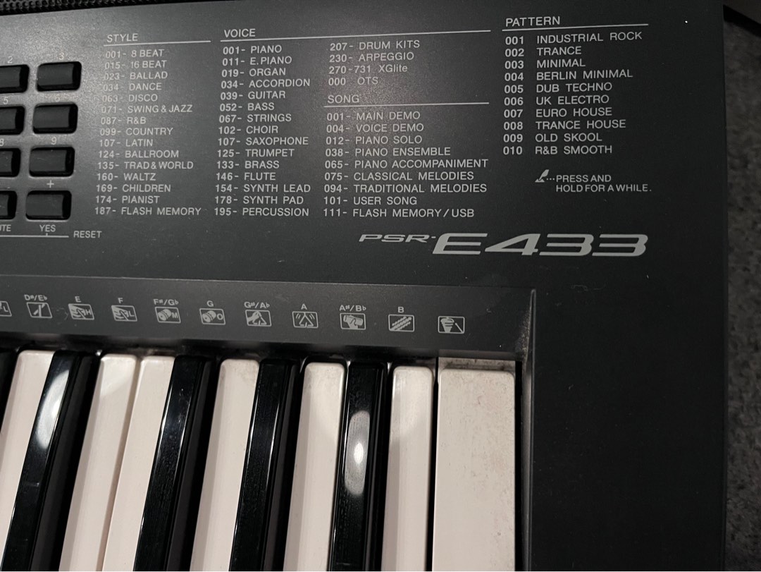 Yamaha PSR-E433, Hobbies & Toys, Music & Media, Musical Instruments on ...