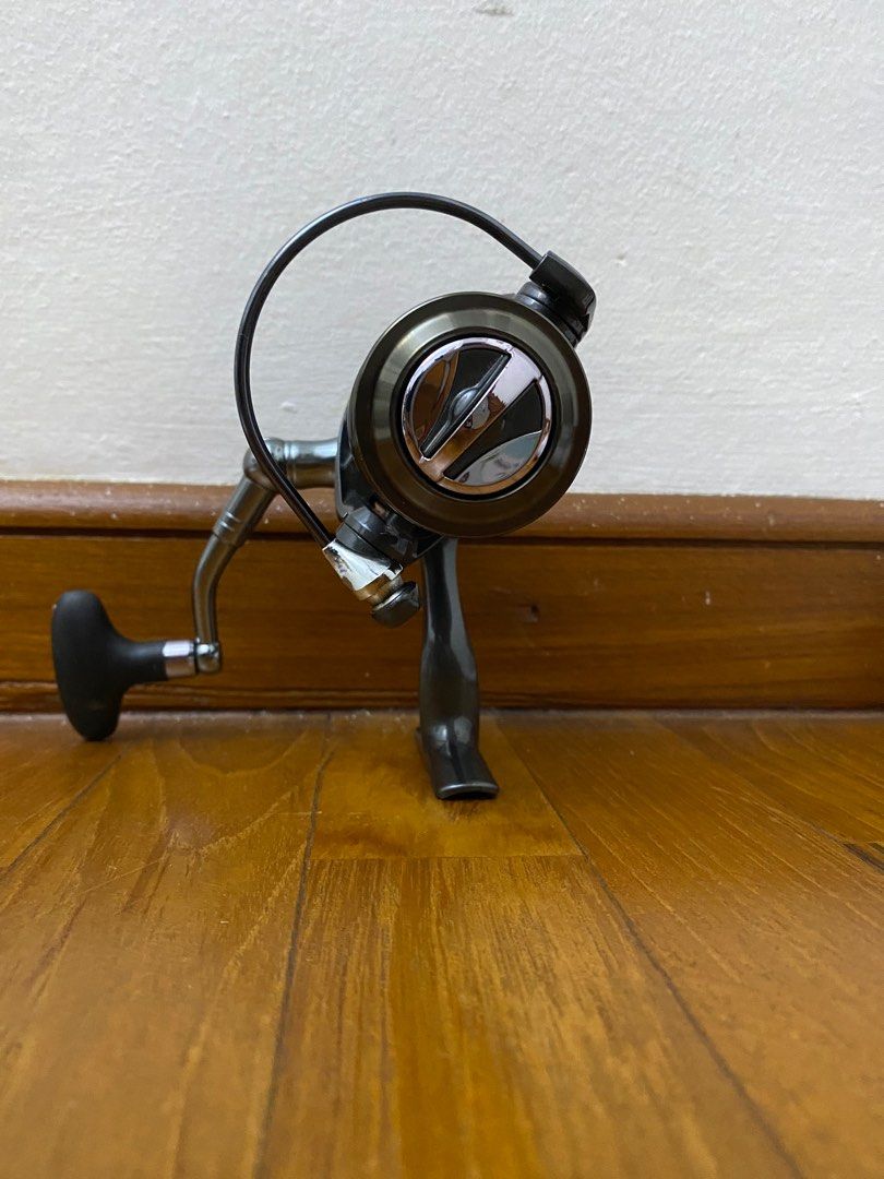 Ajiking black Bull 2000 reel, Sports Equipment, Fishing on Carousell