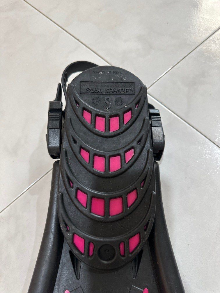 atomic aquatics split fin in pink size S, Sports Equipment, Other ...