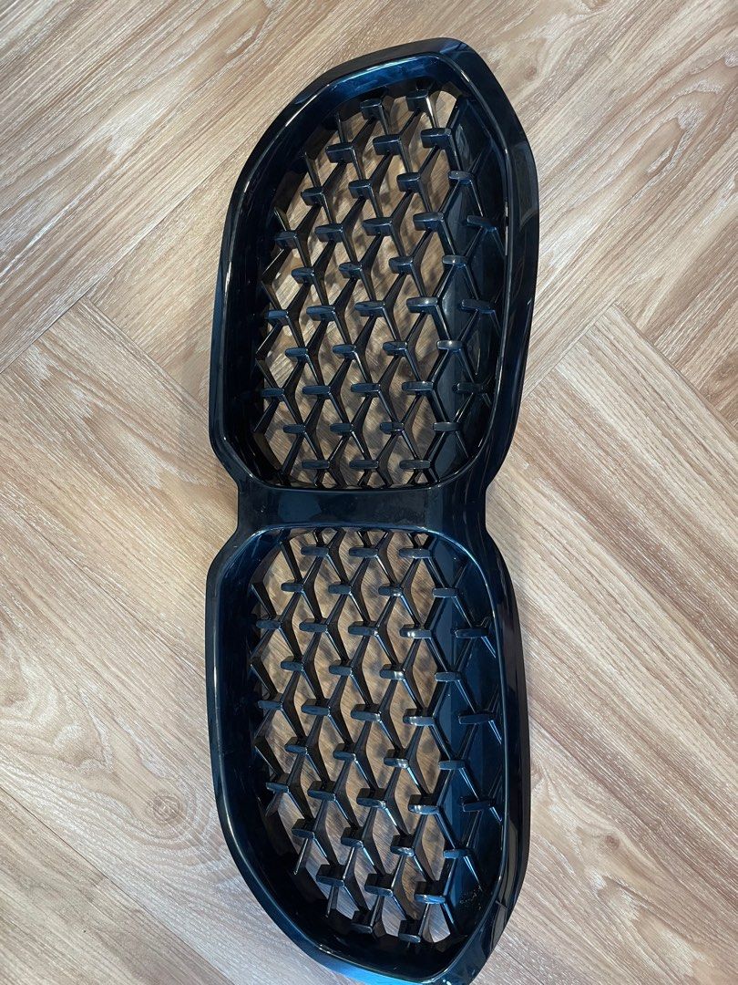 BMW F40 M sport grill, Car Accessories, Accessories on Carousell