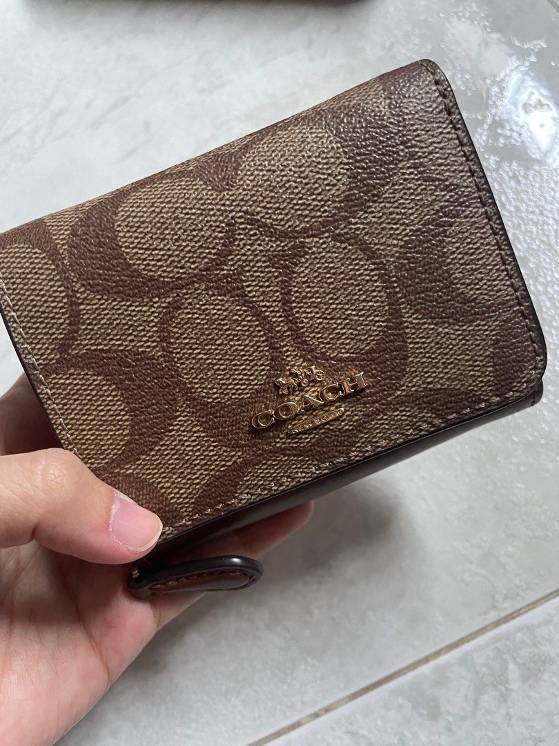Coach Zipper Signature Wallet, Women's Fashion, Bags & Wallets, Wallets ...