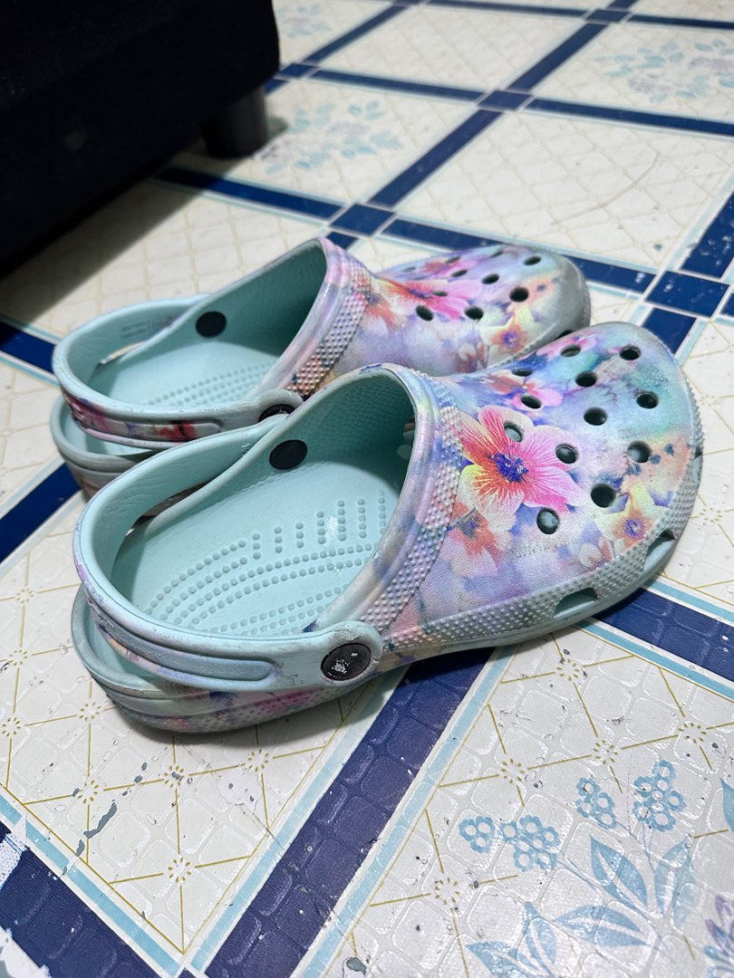 Crocs clog on Carousell