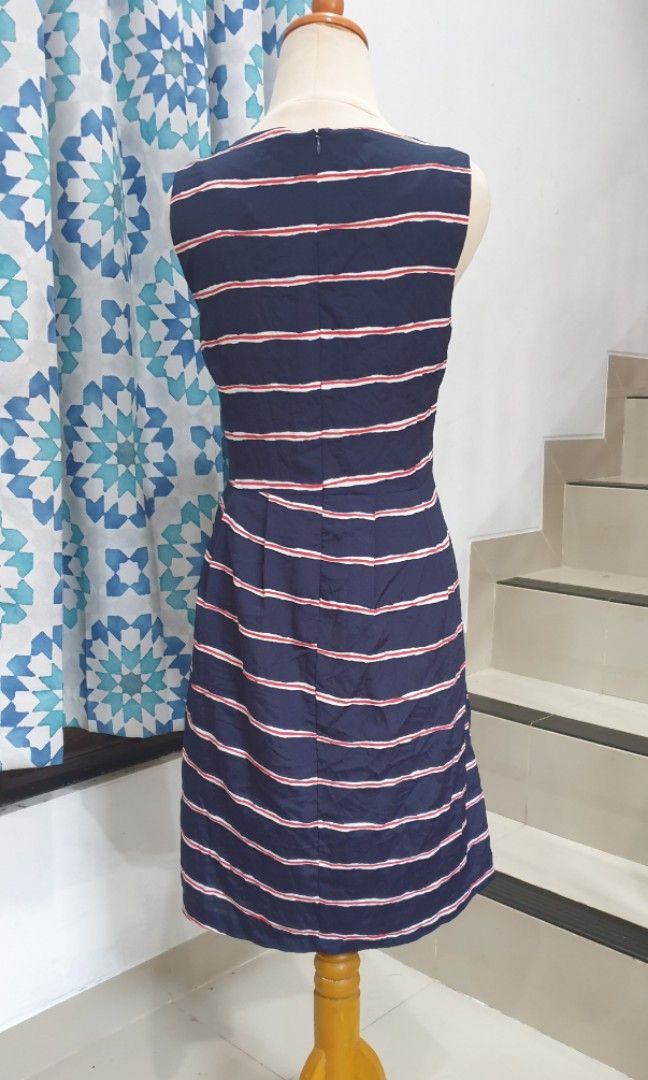 Dress Garis Garis, Fesyen Wanita, Pakaian Wanita, Gaun & Rok di Carousell
