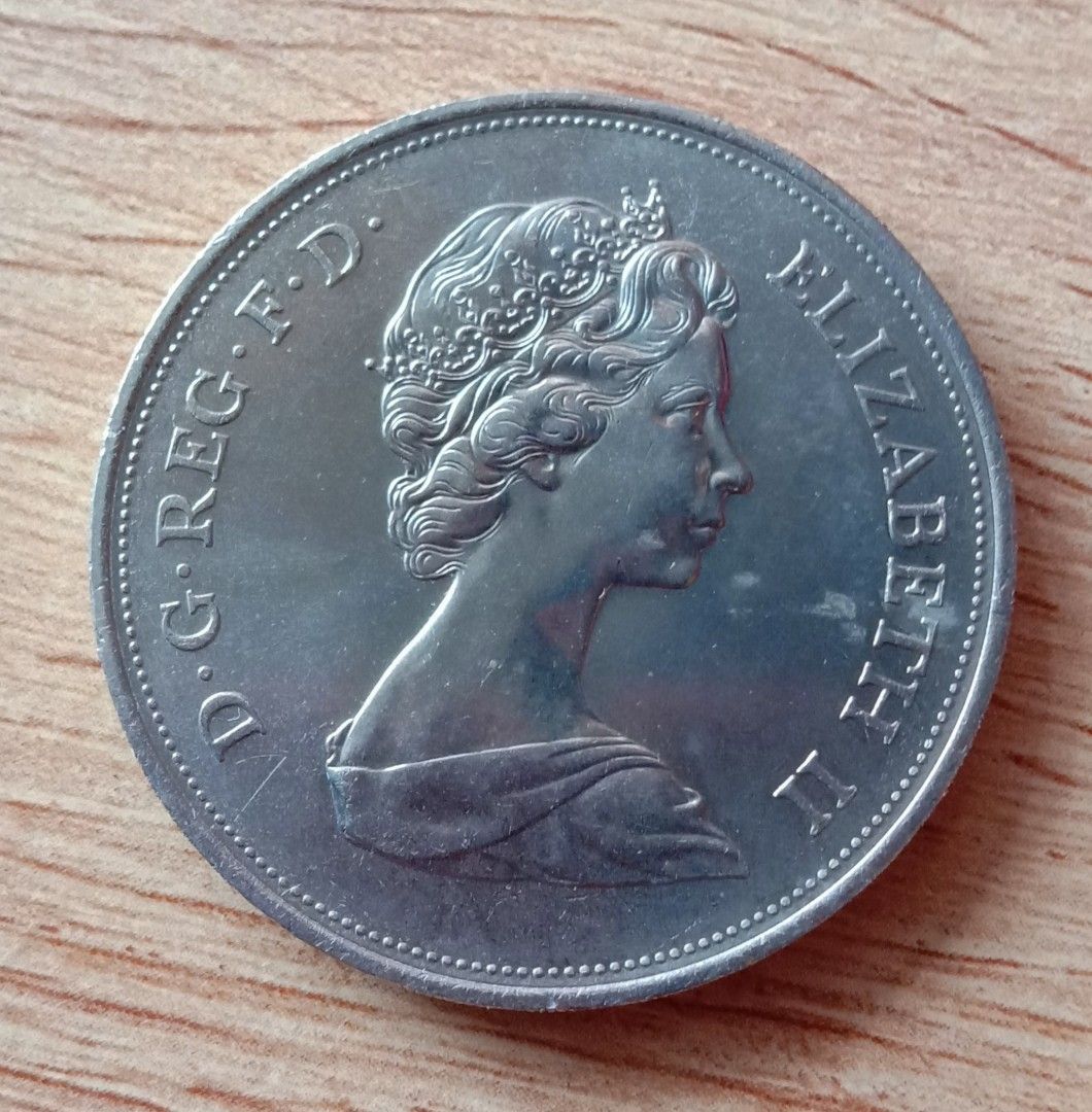 Elizabeth and Philip One crown coin, Hobbies & Toys, Memorabilia ...