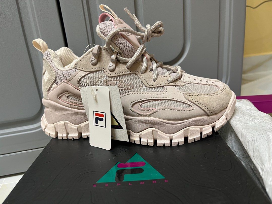 Fila sneaker, Women's Fashion, Footwear, Sneakers on Carousell
