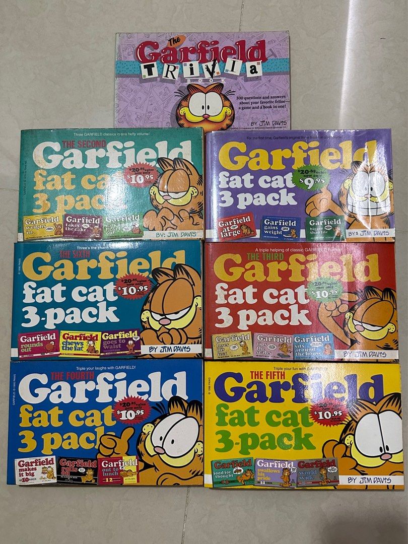 Garfield comic bundle, Hobbies & Toys, Books & Magazines, Comics ...