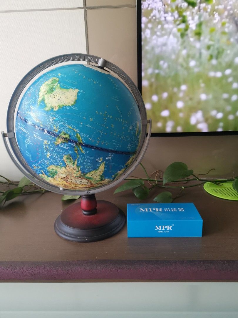 3D relief point reading globe, Hobbies & Toys, Toys & Games on Carousell