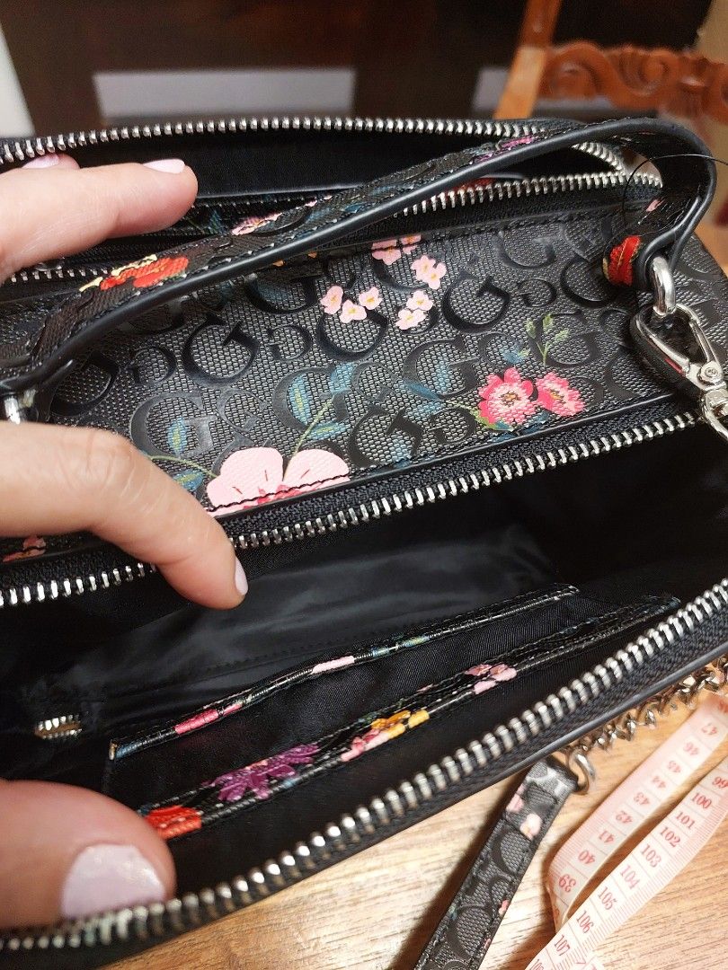 GUESS mirabelli Mini camera bag floral on Carousell