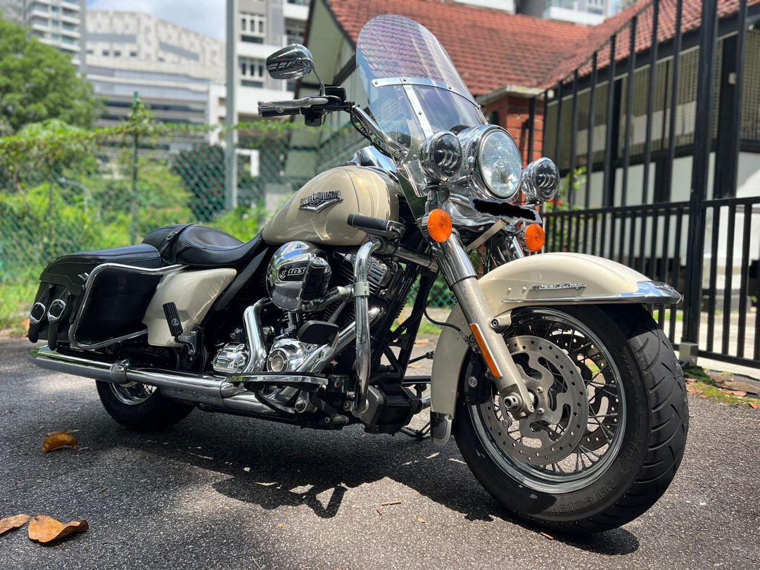 Harley Davidson Road King Classic for Rent [Class 2 Motorbike rental ...