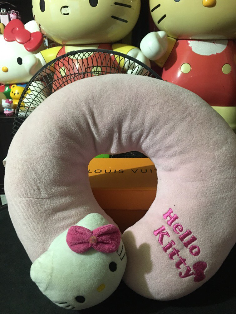 bantal hello kitty