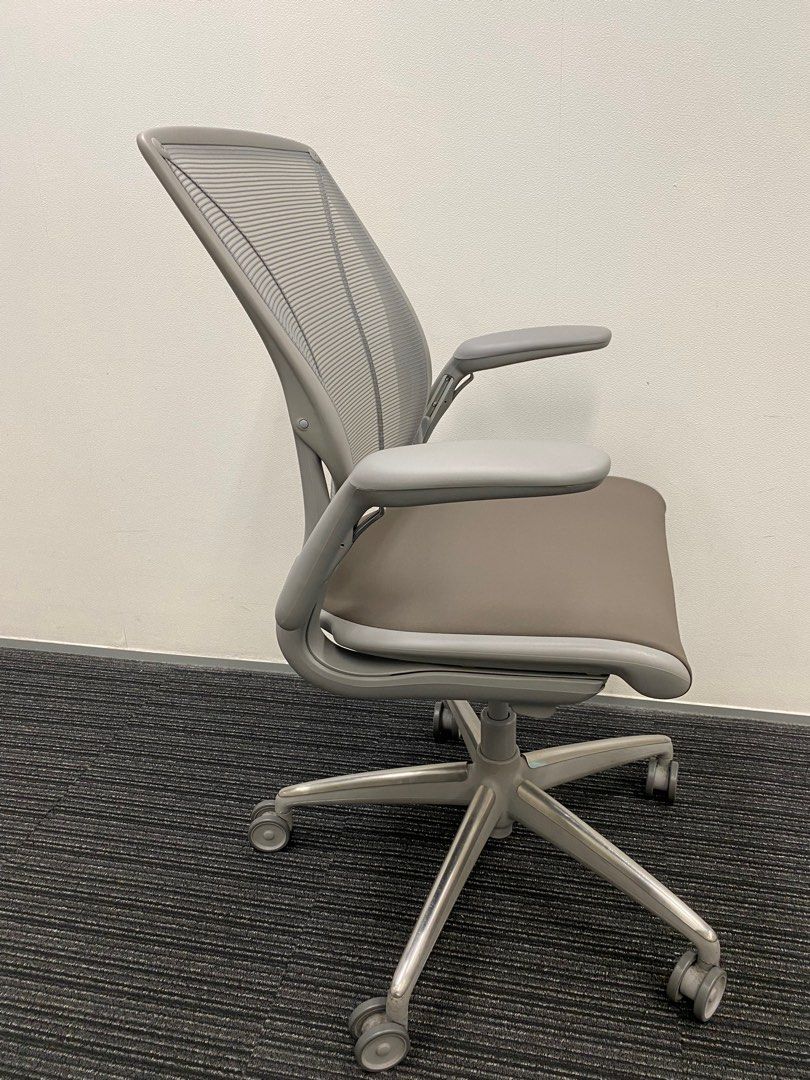 辦公室椅/Humanscale Diffrient World, 傢俬＆家居, 傢俬, 椅子 - Carousell