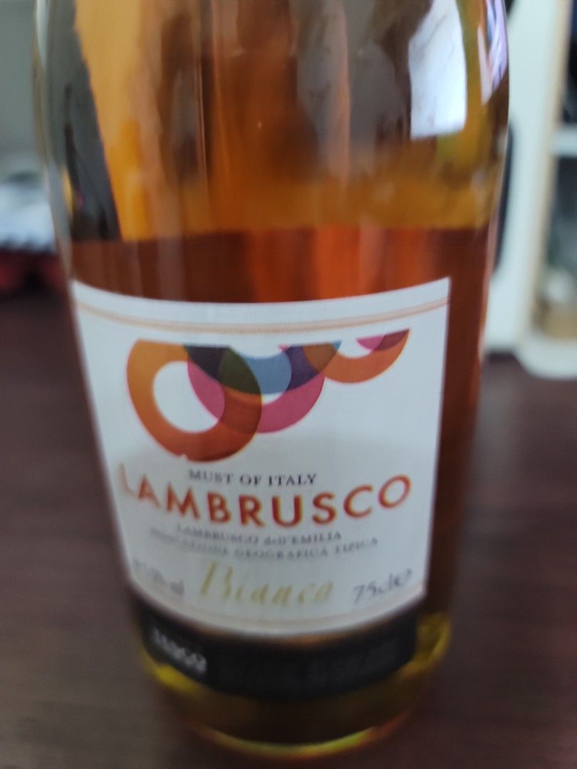 Lambrusco dell'emilia bianco sparkling wine, Food & Drinks, Alcoholic ...