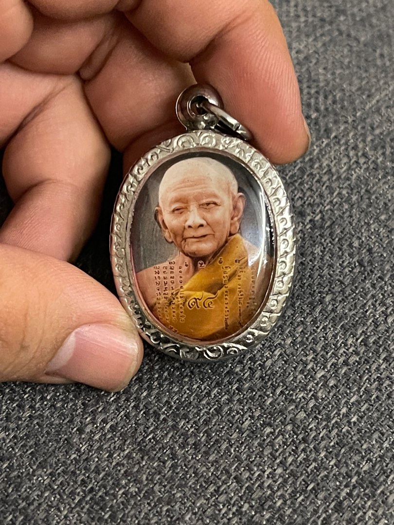 Lp Hong Accident Locket Be2554, Hobbies & Toys, Memorabilia ...