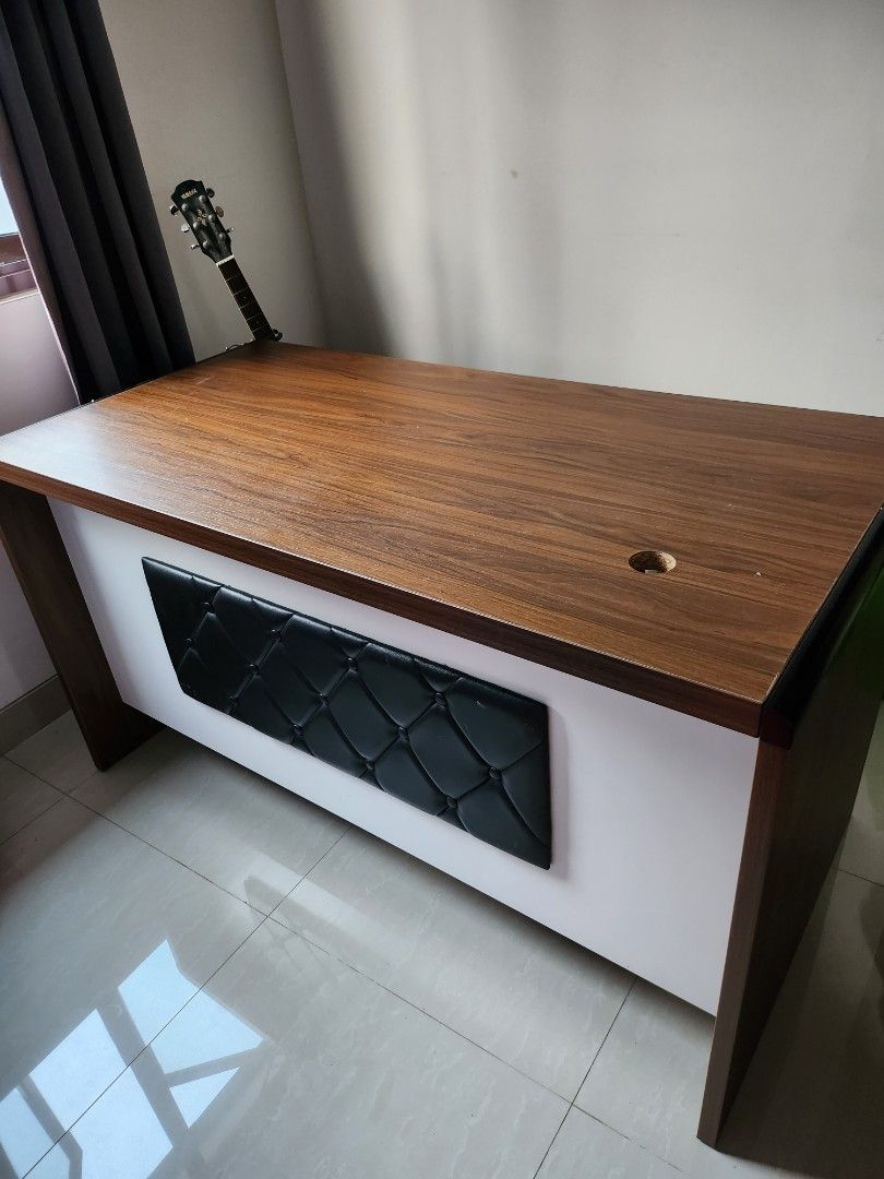 Meja Kantor informa, Perabotan Rumah di Carousell