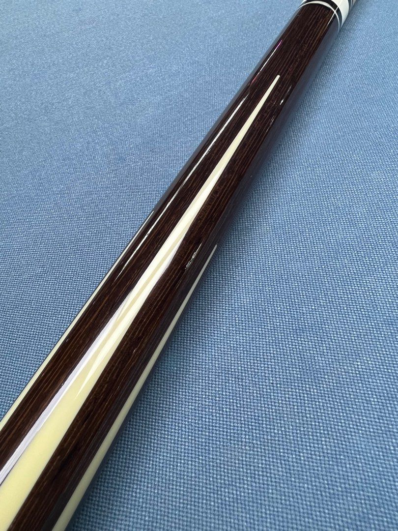 Mezz Axi 606 pool cue, Sports Equipment, Sports & Games, Billiards ...
