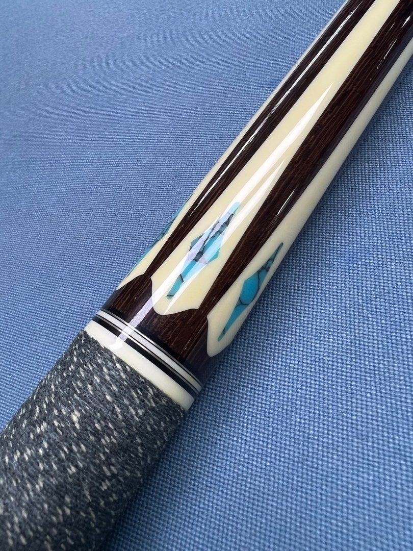 Mezz Axi 606 pool cue, Sports Equipment, Sports & Games, Billiards ...