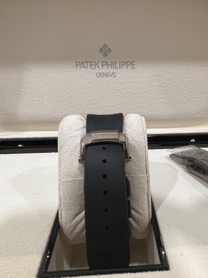 Patek Philippe 5712g(Nautilus), Men's Fashion, Watches & Accessories ...