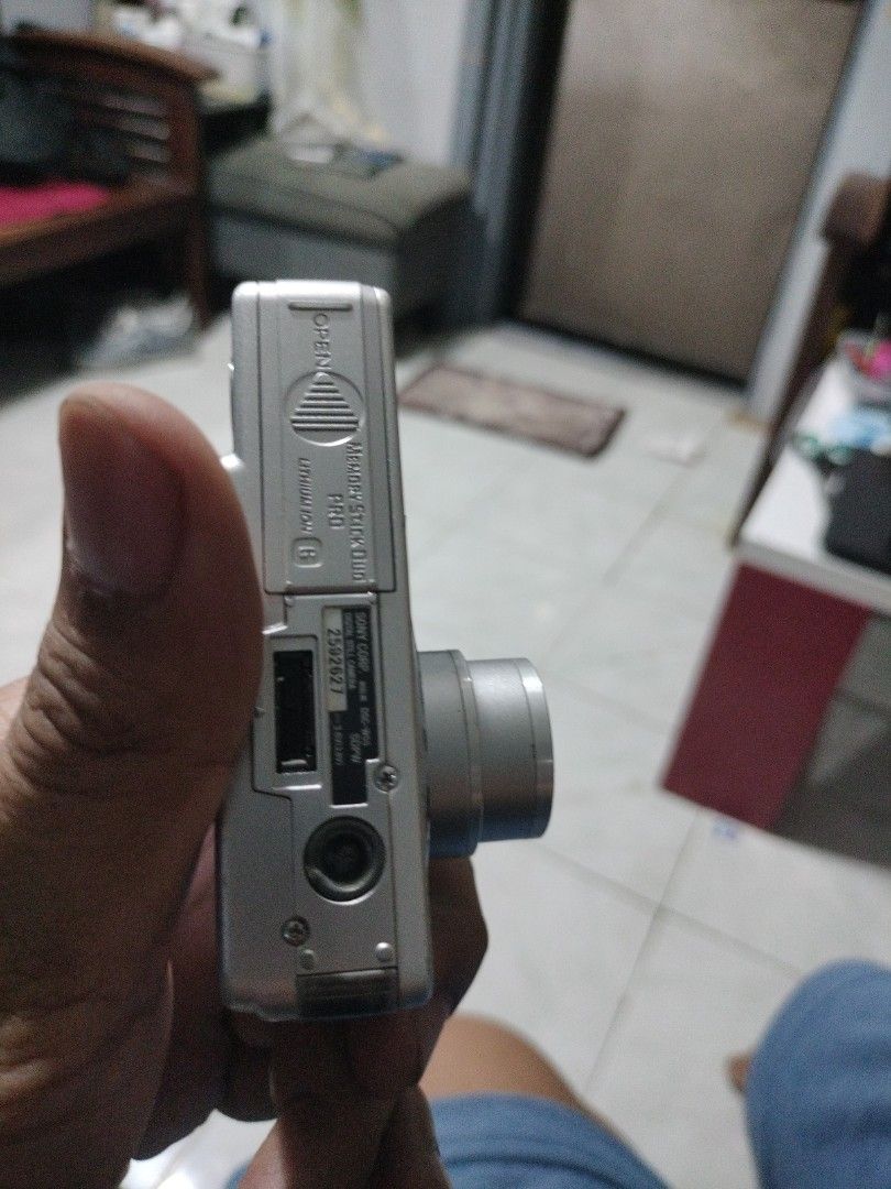 Sony cybershot 7.2 megapixel, Photography, Cameras on Carousell