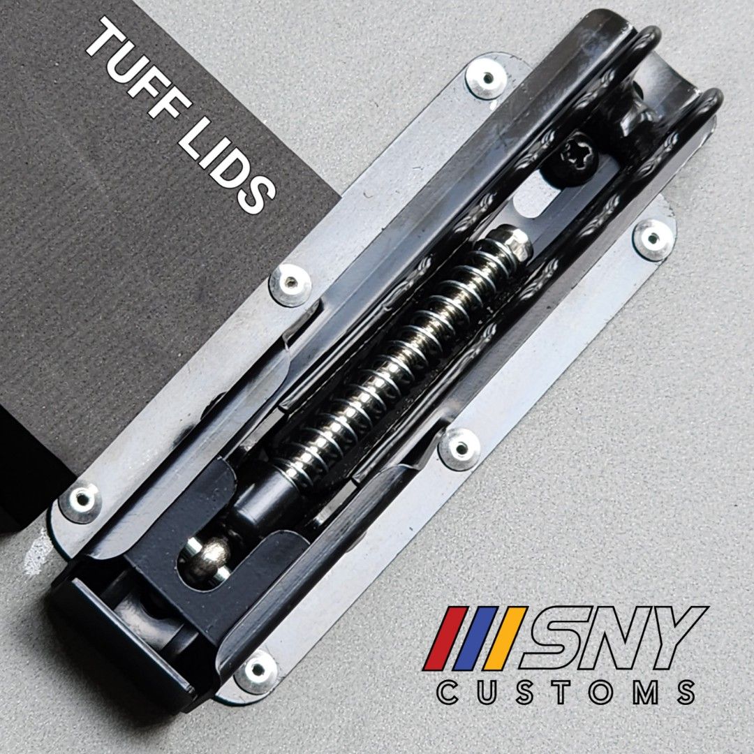 Tuff Lids Trifold original with metal hook lock Tufflid Hilux Conquest ...