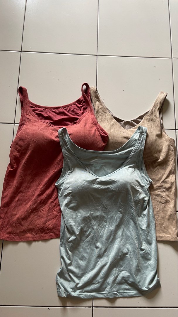 uniqlo padded tops, Women's Fashion, Tops, Sleeveless on Carousell
