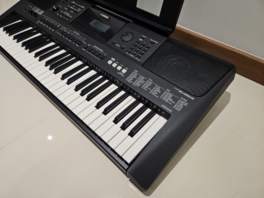 Yamaha PSR-E453 Keyboard, Hobbies & Toys, Music & Media, Musical ...