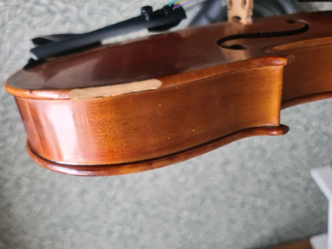 Yamaha violin model v-5 1/2, Hobbies & Toys, Music & Media, Musical Instruments on Carousell